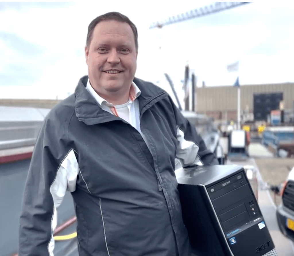 Support en installatie aan boord van 4COM - 4COM